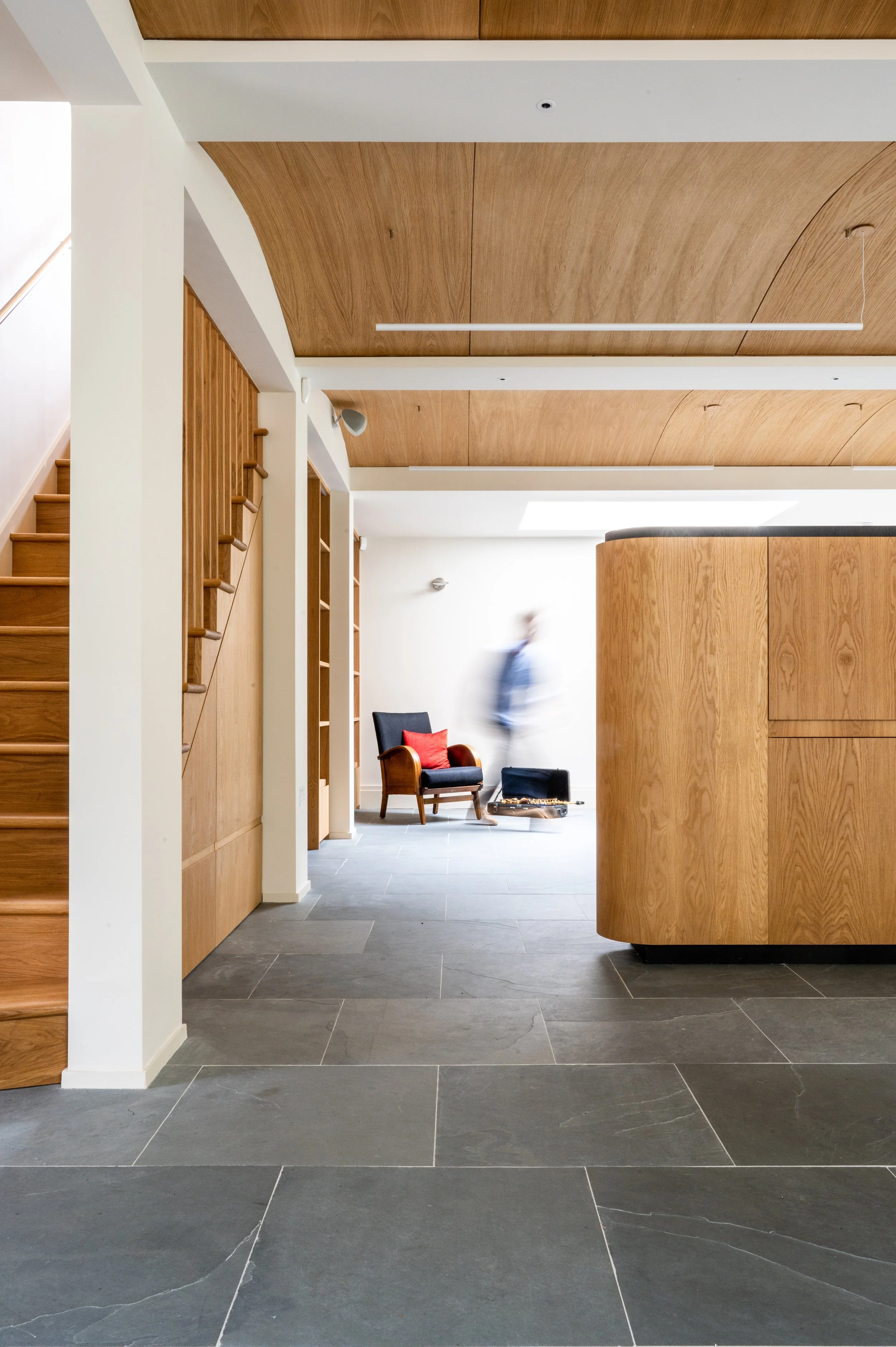 THE RADICAL MIDDLE WAY IN ARCHITECTURE: BETWEEN AUTOCRACY AND ANARCHY ...