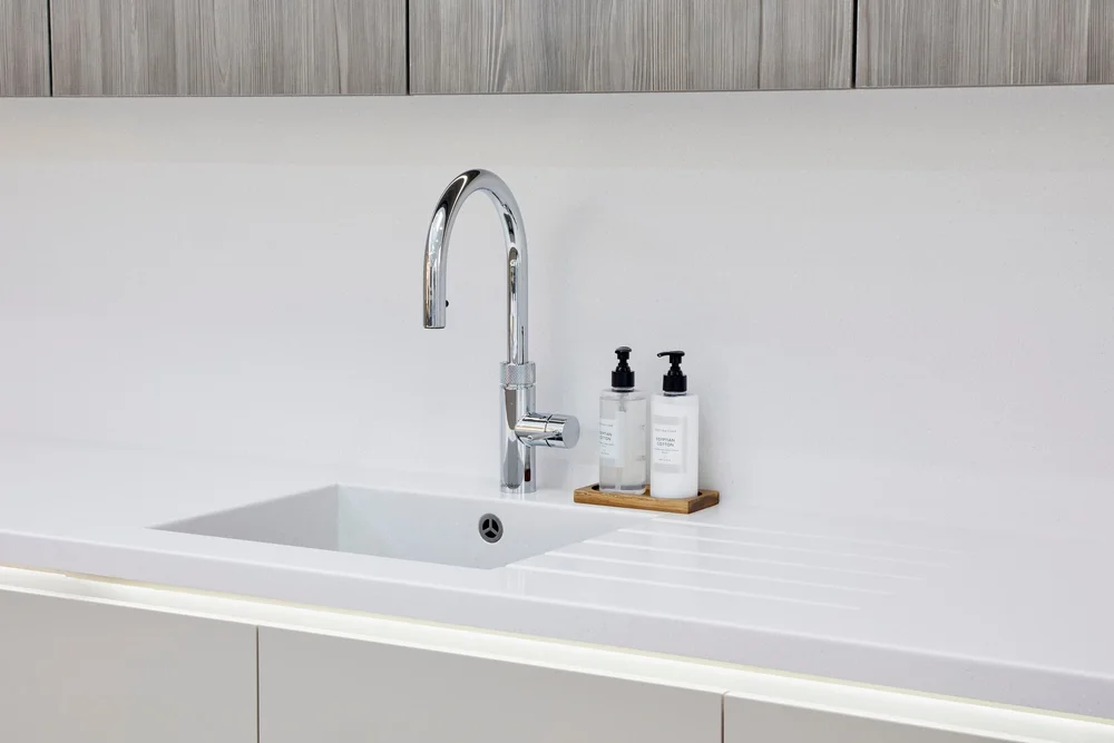 Contemporary Kitchens - Porter H-Line in Cashmere & Fleetwood Graphite ...