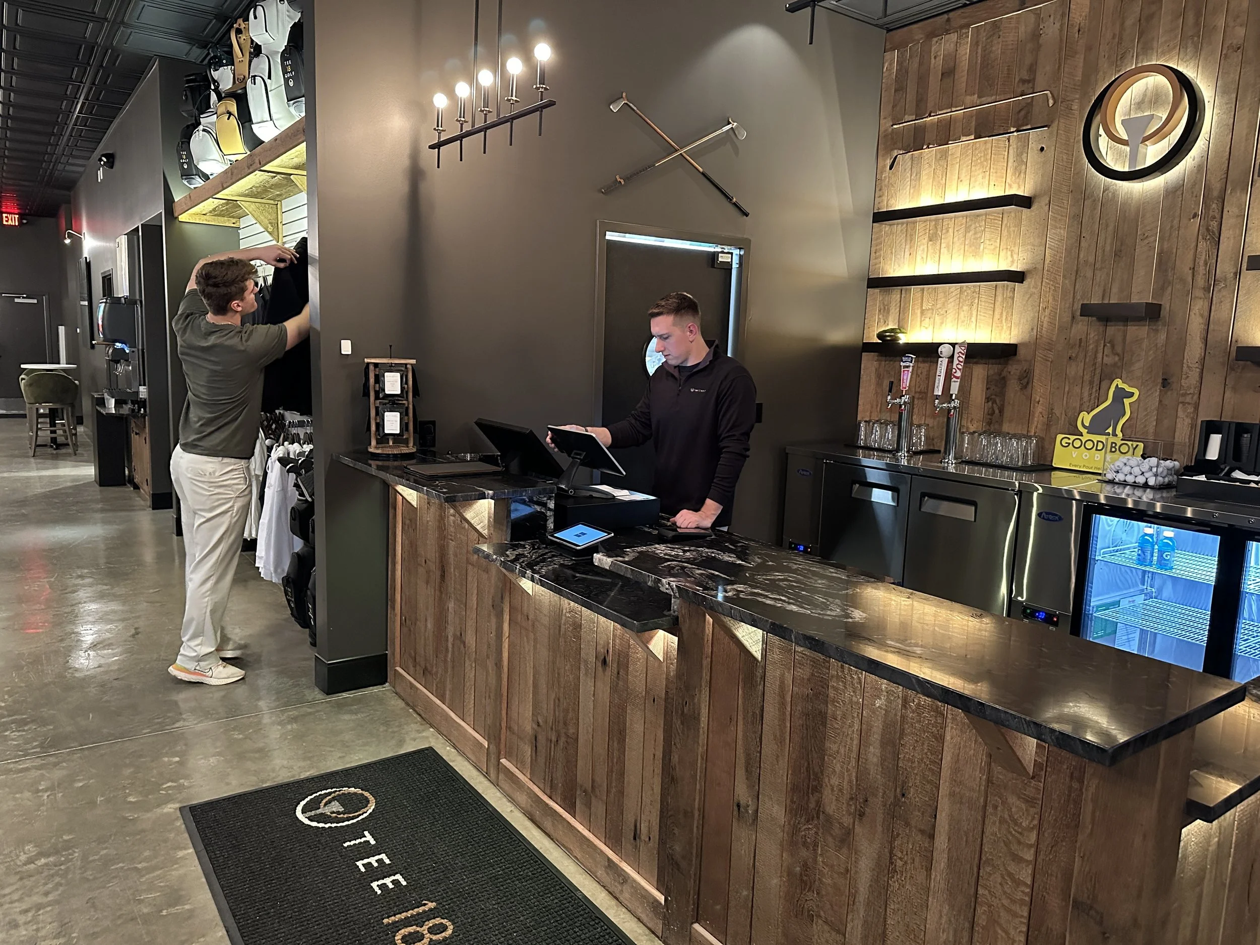 THE EXPERIENCE — Tee 18 Golf