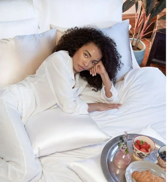 How to Prevent Frizzy Hair in the Morning — Sillo Silk Pillowcases ...