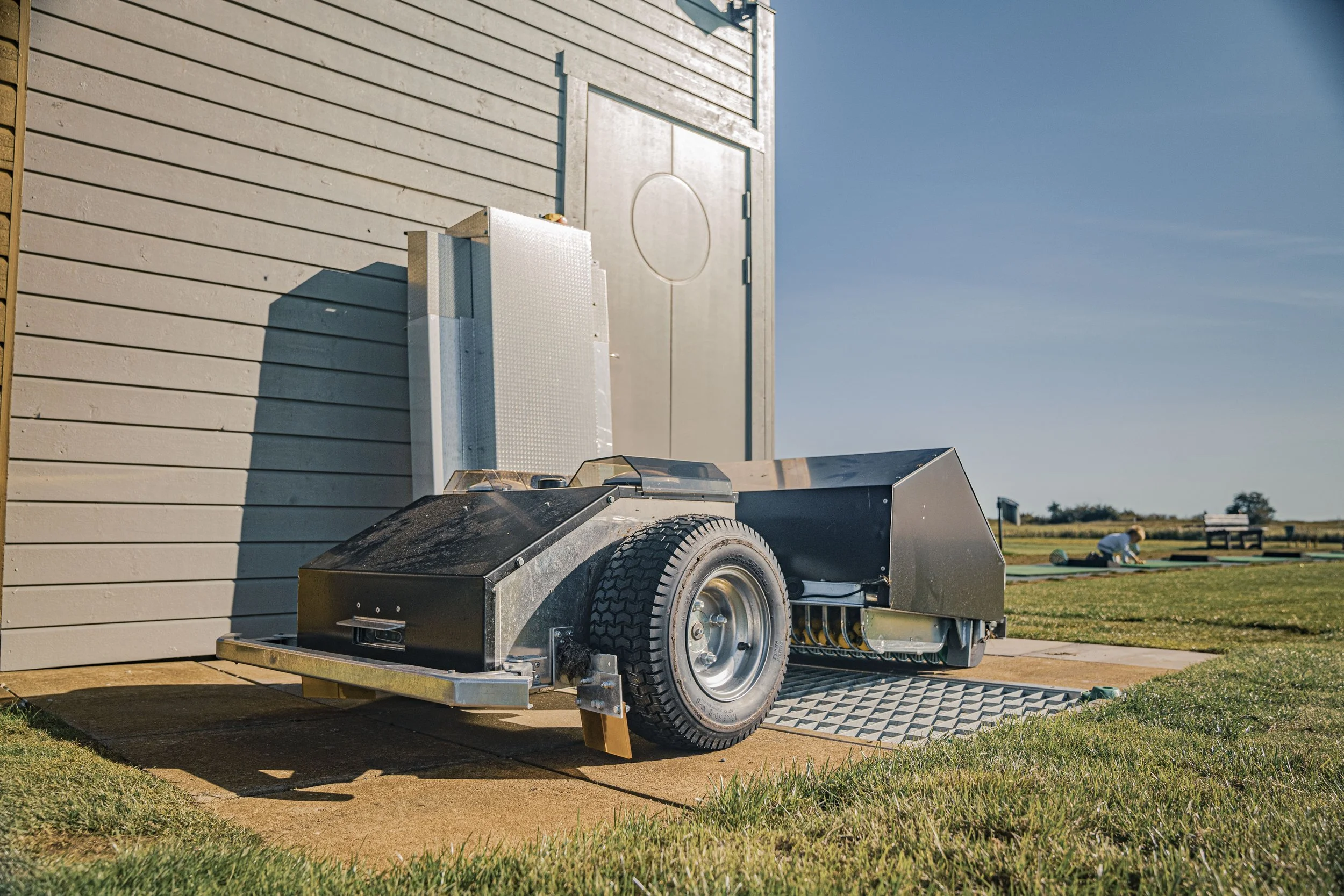 New generation of autonomous driving range picker — Relox Robotics