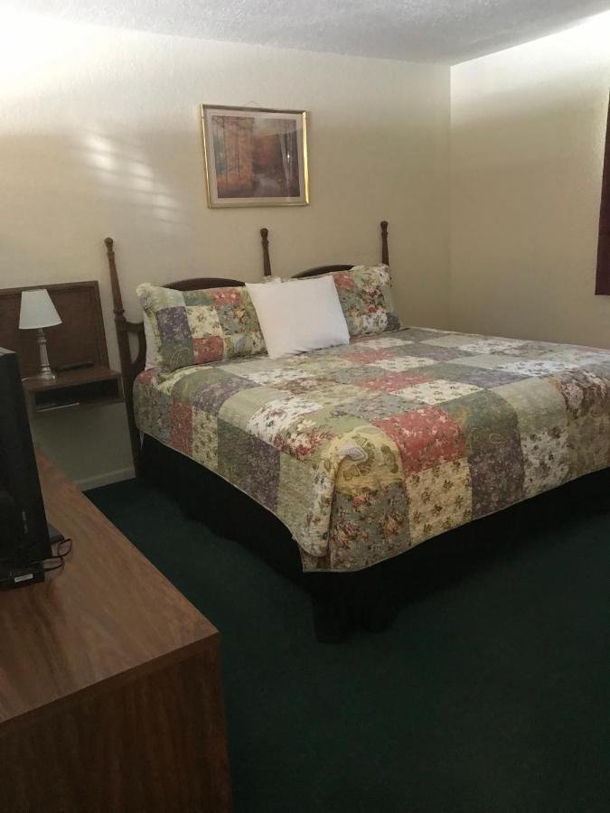 Rooms — Sunset Inn & Suites