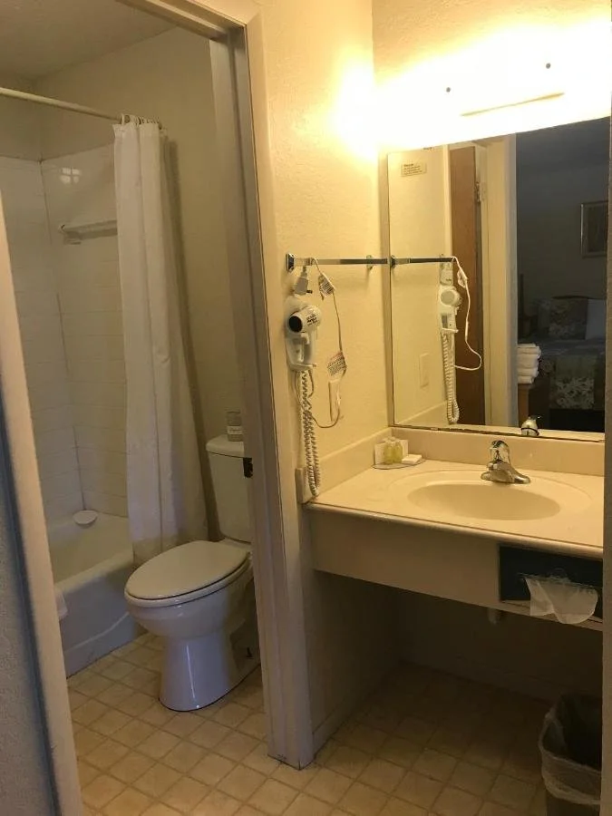 Rooms — Sunset Inn & Suites