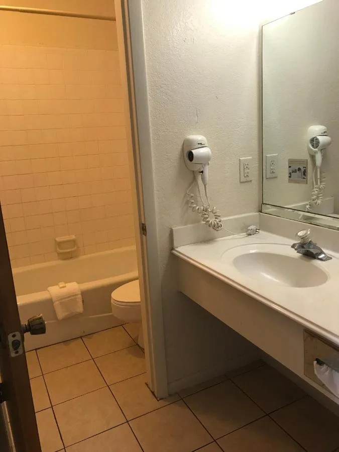 Rooms — Sunset Inn & Suites
