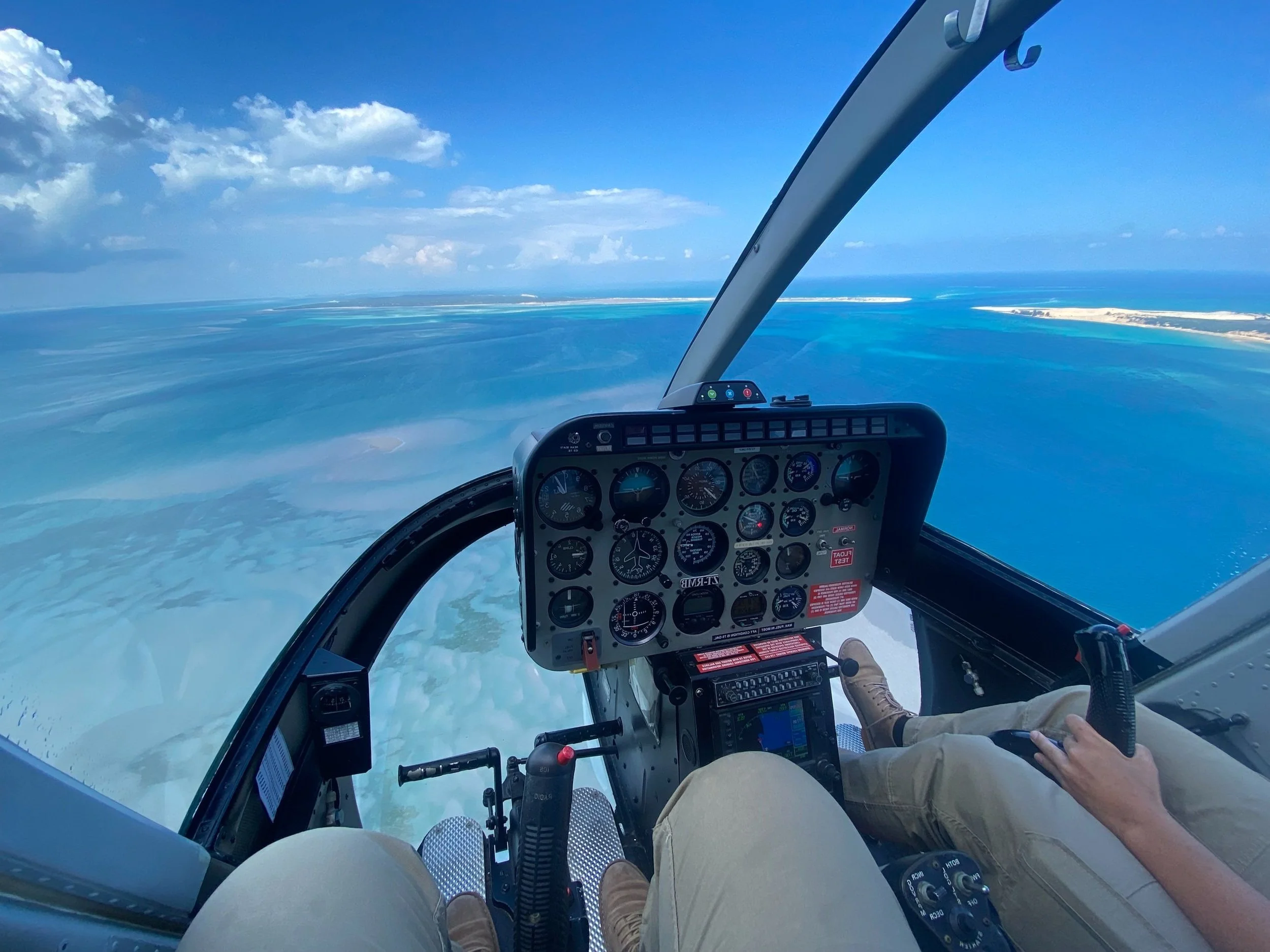Island transfers — Wildlife Helicopters Mozambique