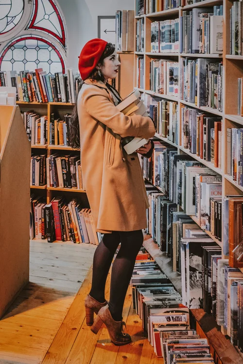 About — Lady of the Library