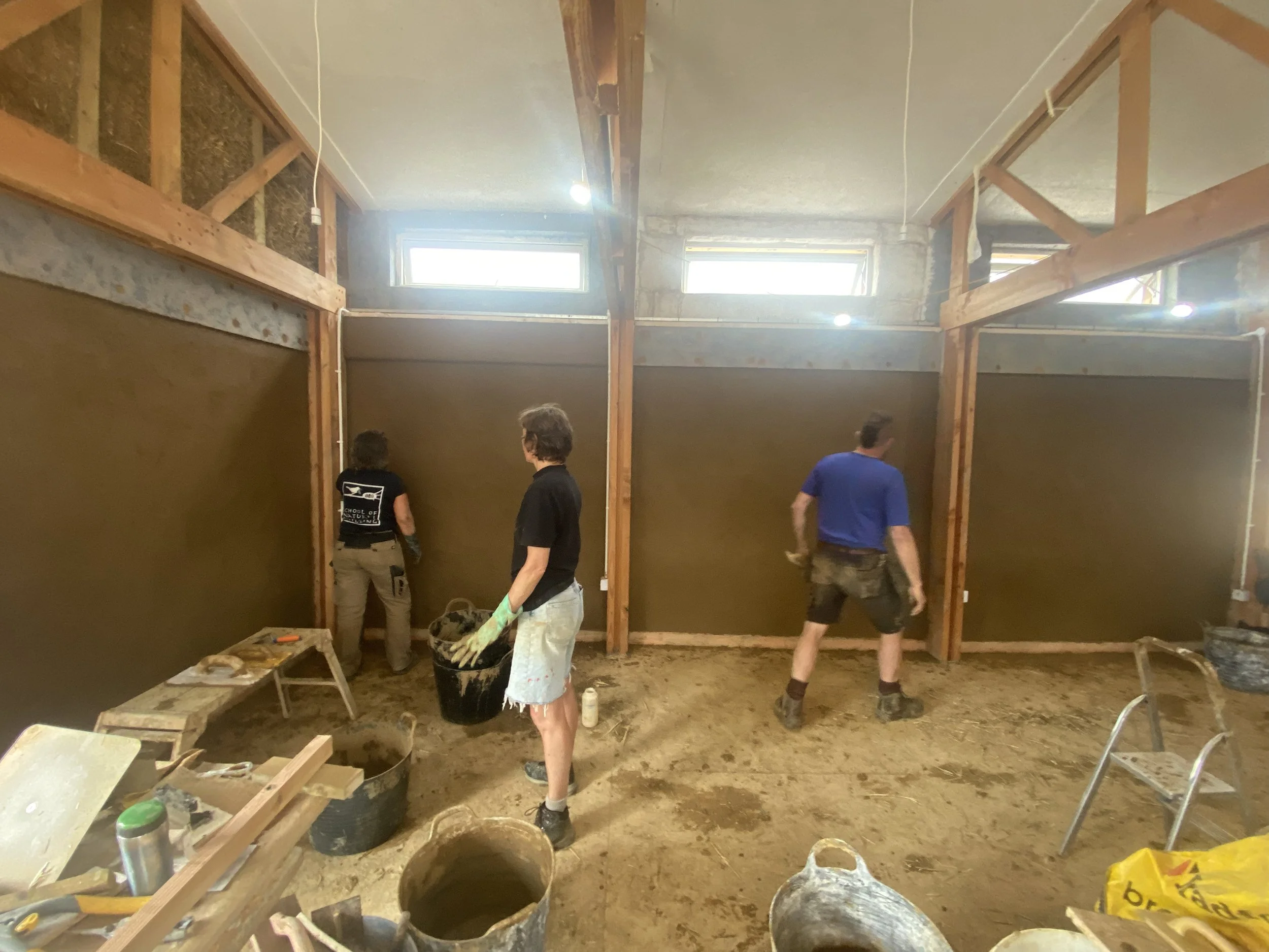 benefits of Natural clay plasters in retrofit and new-build — barefoot ...