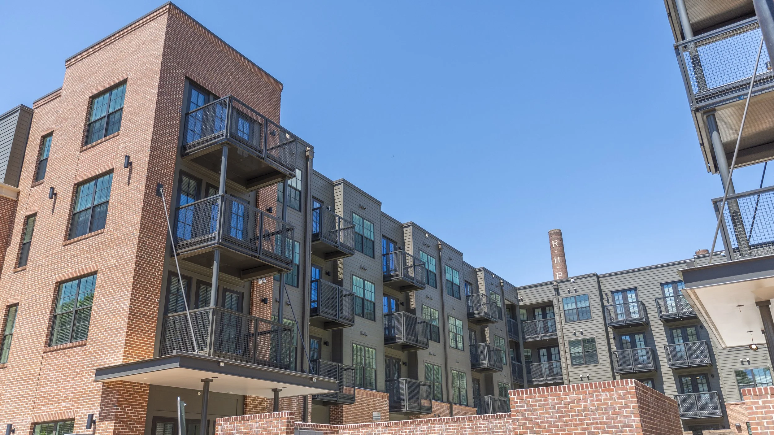 AMENITIES — Easley at University Center