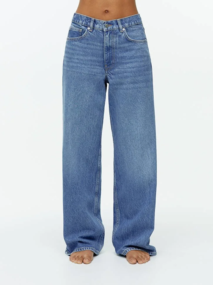 Jean large: Les 16 meilleures modèles pour le printemps-été 2024.