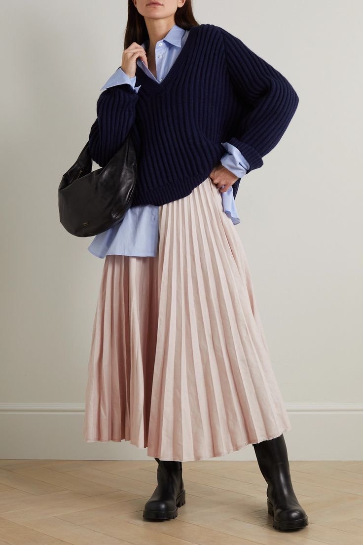 Comment porter une jupe plissée longue?