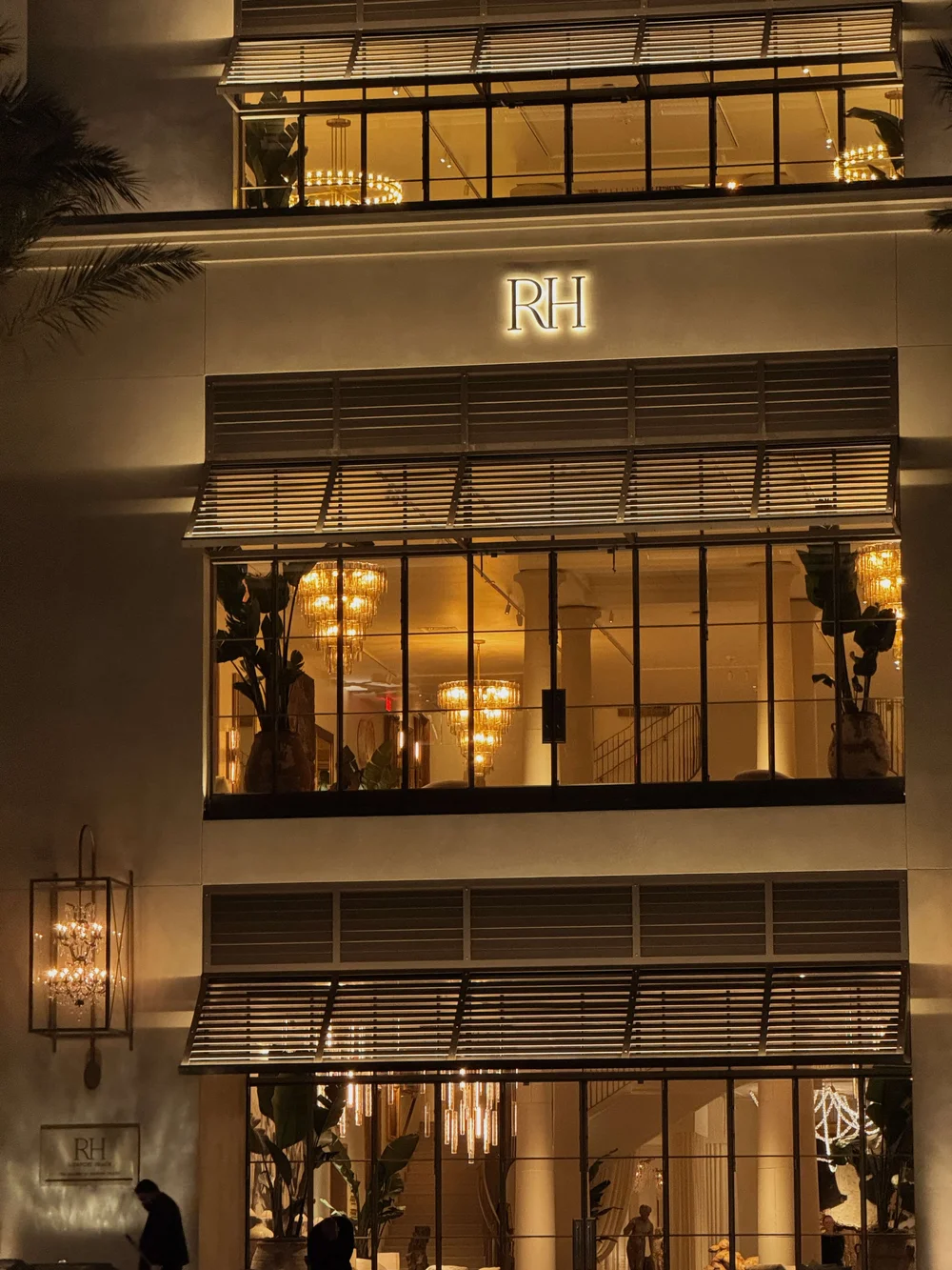 RH Ocean Grill — Opulist