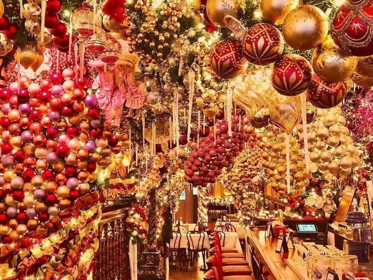 Restaurants With The Most All-Out Holiday Decorations You Can’t Miss ...