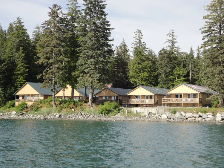 Alaska Fishing Lodges | Yakutat AK | Leonard's Landing Lodge