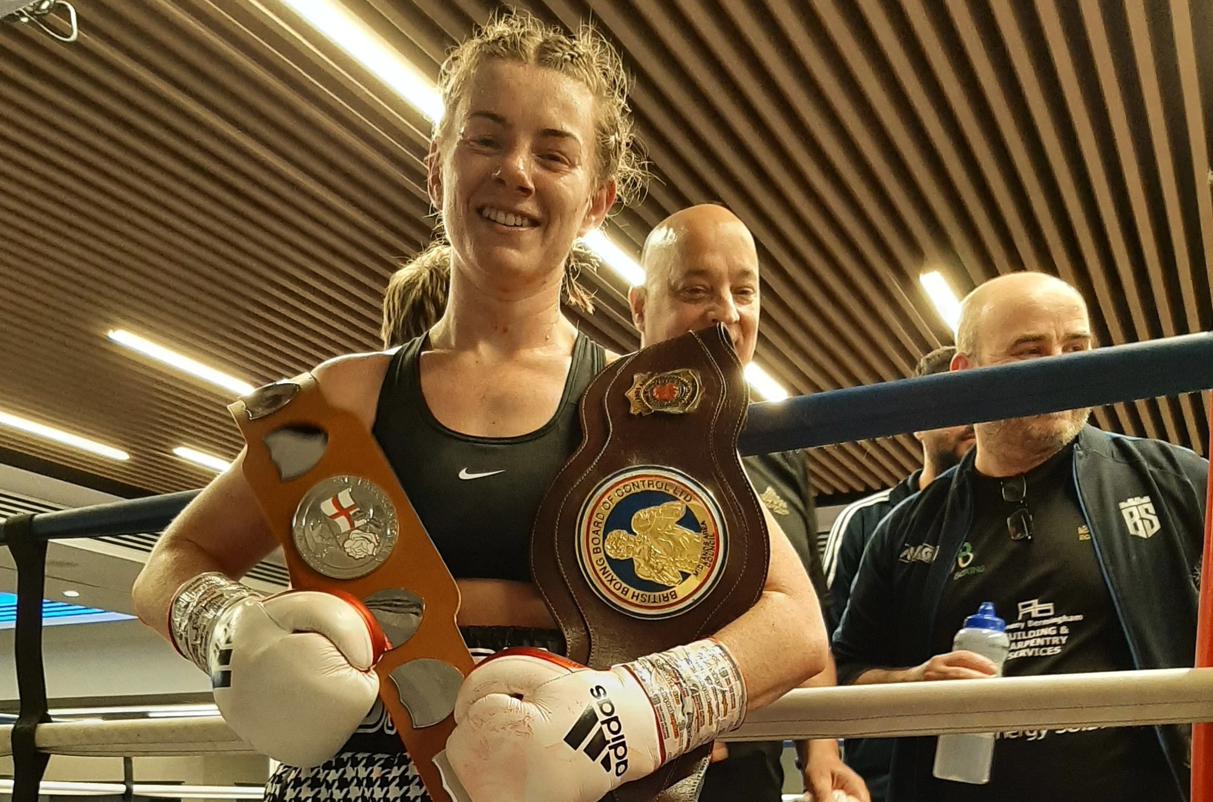 Body-snatcher Barry lifts the English belt — Fight City