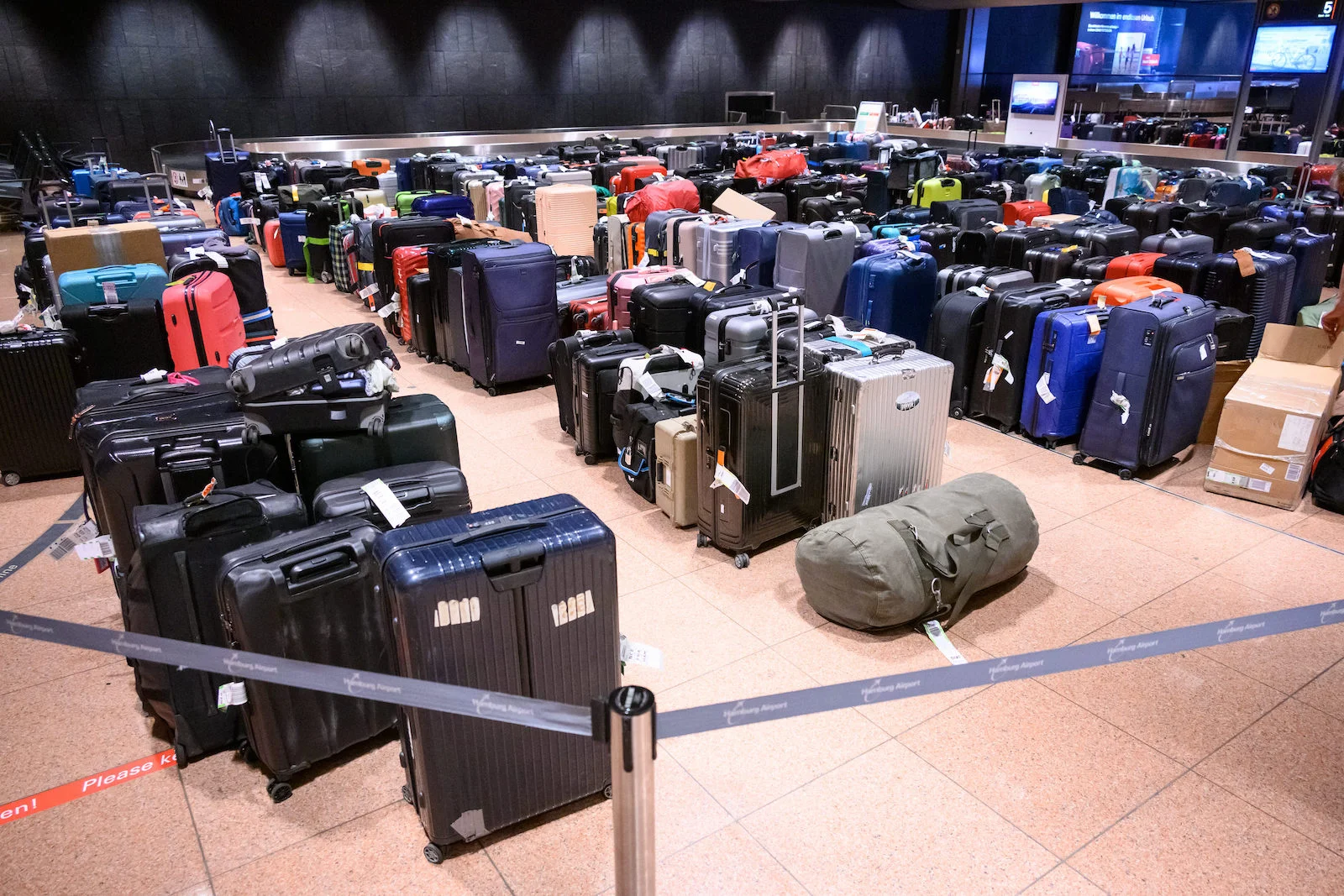 7 Tips to Help Keep an Airline from Losing Your Luggage — Addy and ...