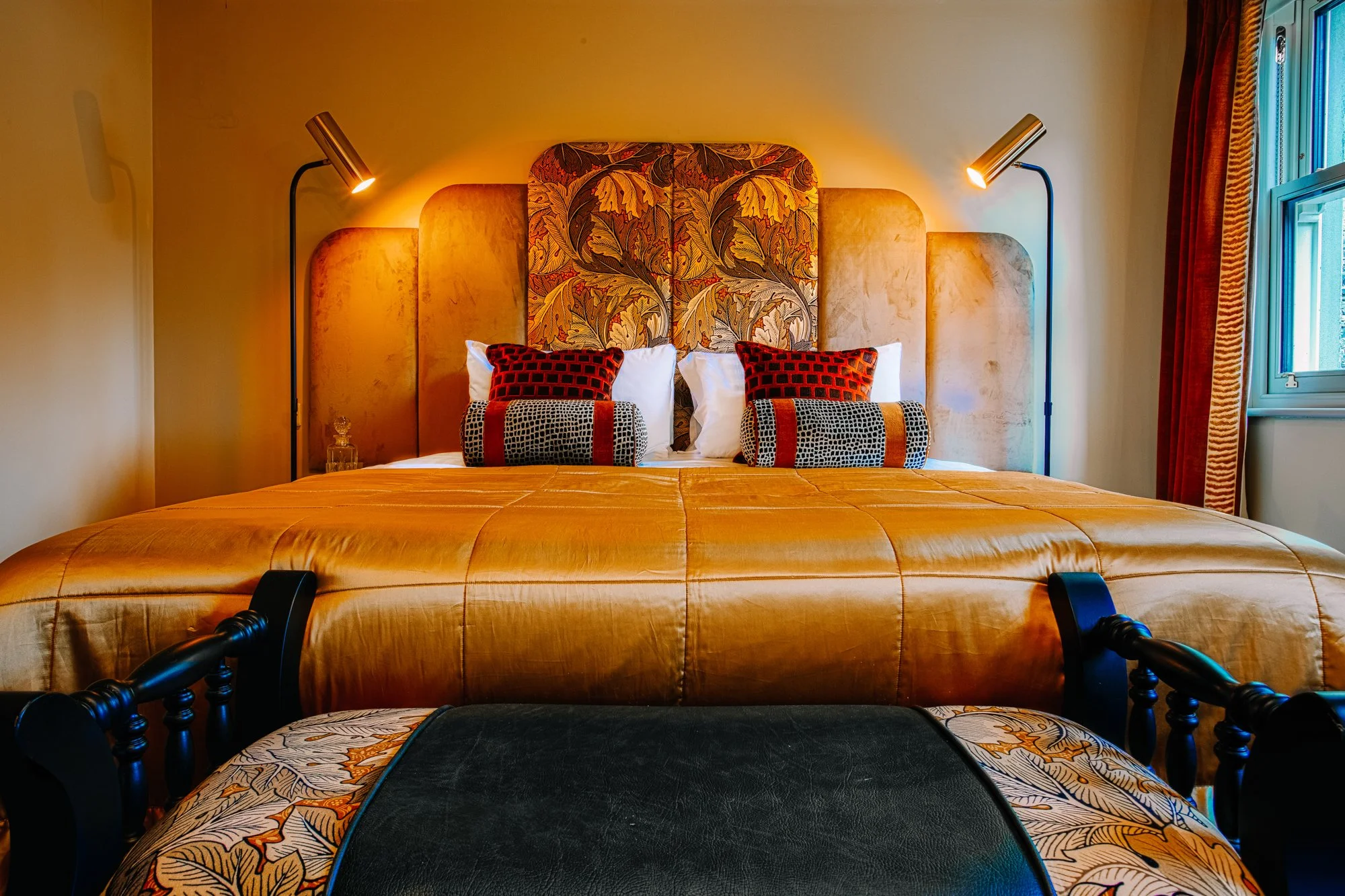 Sandys, Room 2 — Arthurs