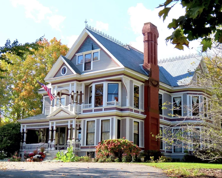 Visit Maine | Hackmatack Playhouse