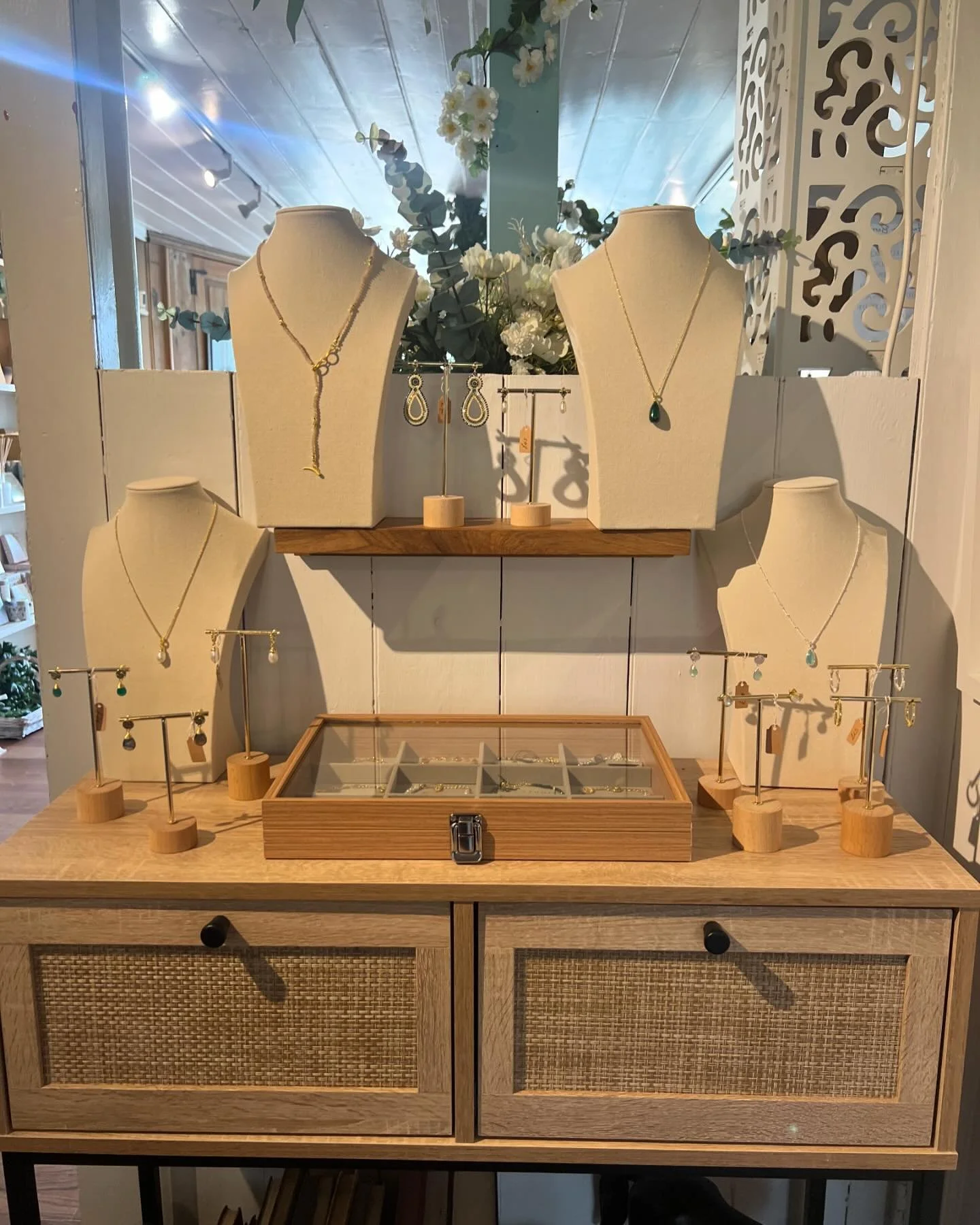 Heather & Bear Luxury Gift Shop With Courtyard Tea Room