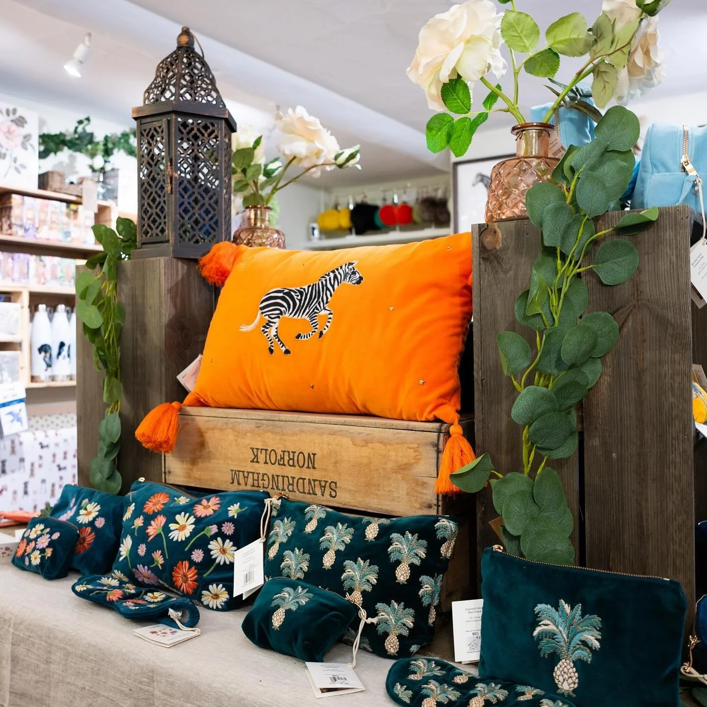 Heather & Bear Luxury Gift Shop With Courtyard Tea Room