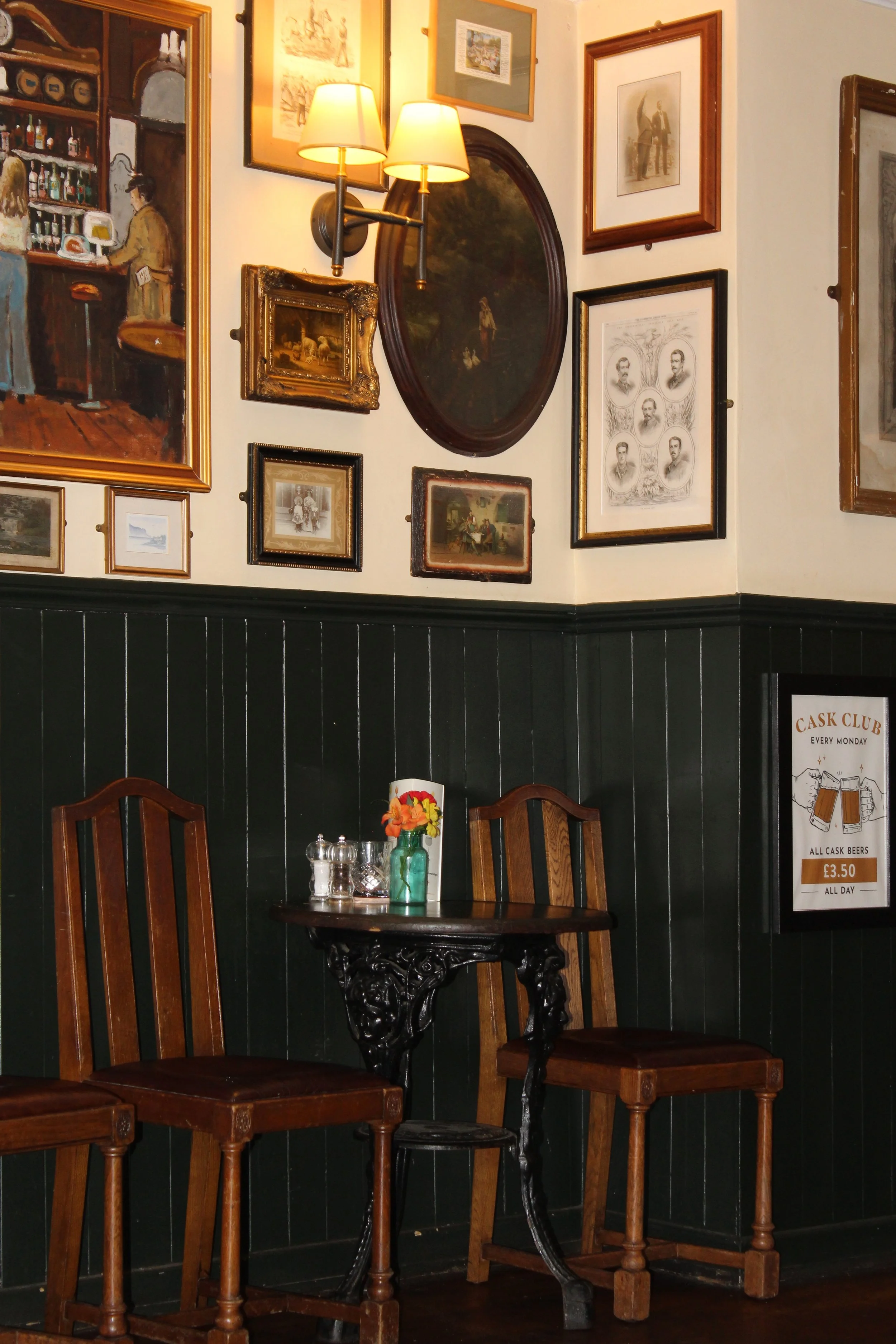 The Verulam - Historical Pub with Beer Garden in St Albans