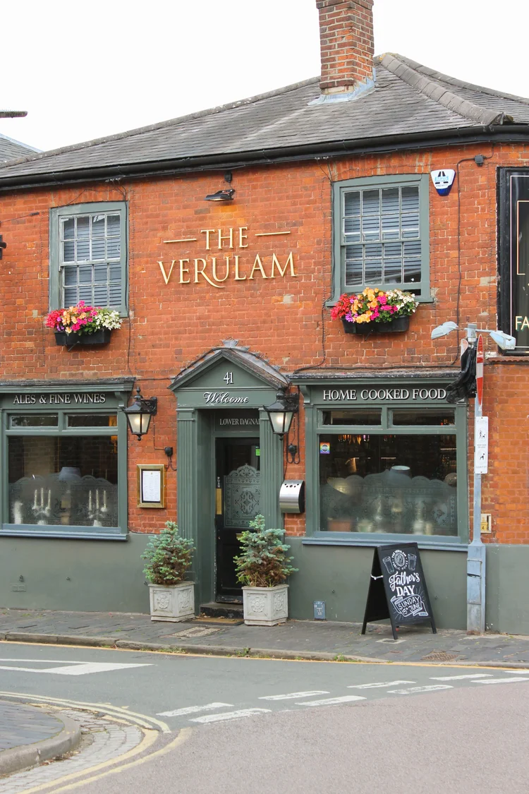 The Verulam - Historical Pub with Beer Garden in St Albans
