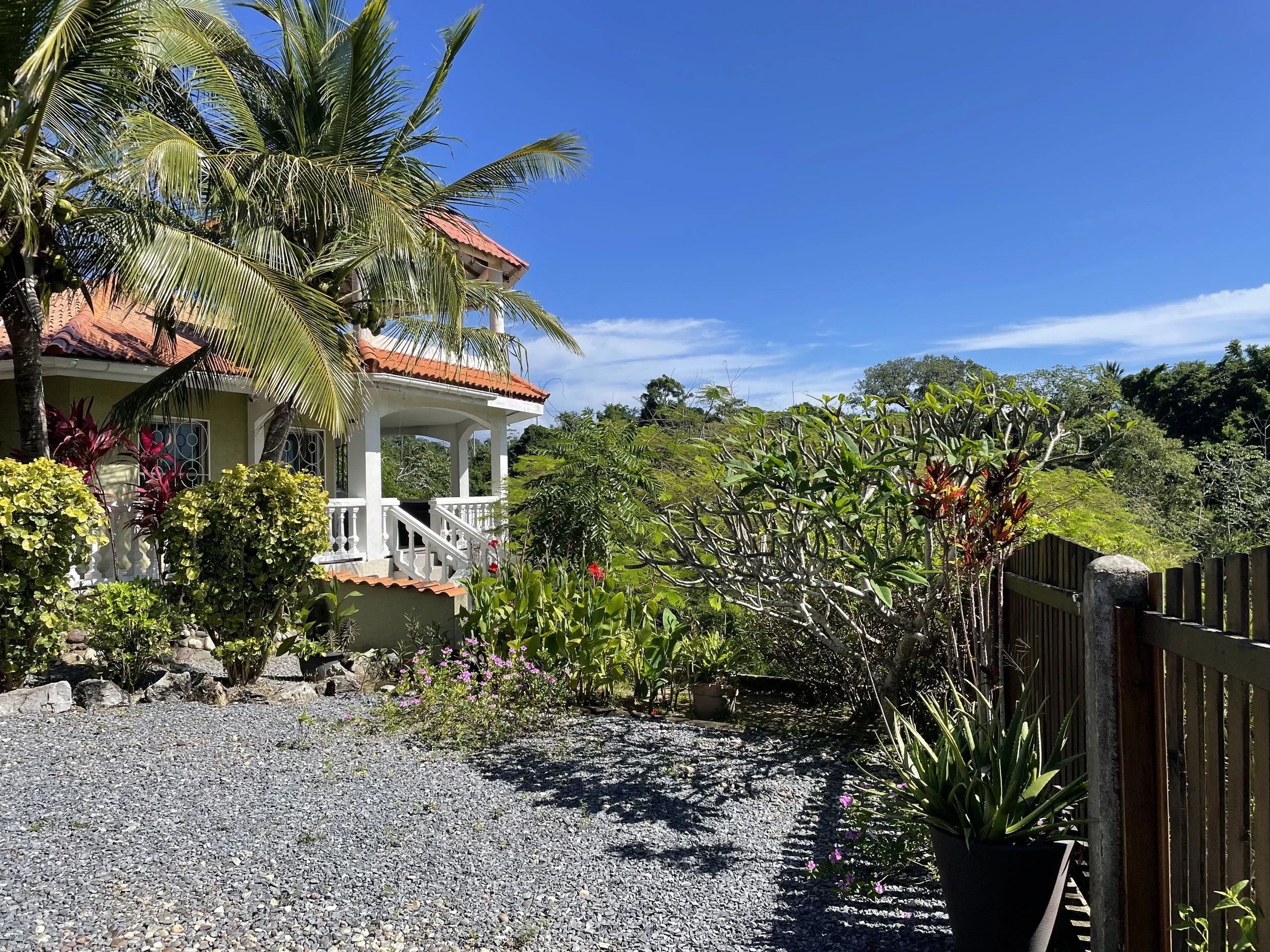 De Odisea Island Oasis & Retreat | Roatan Honduras