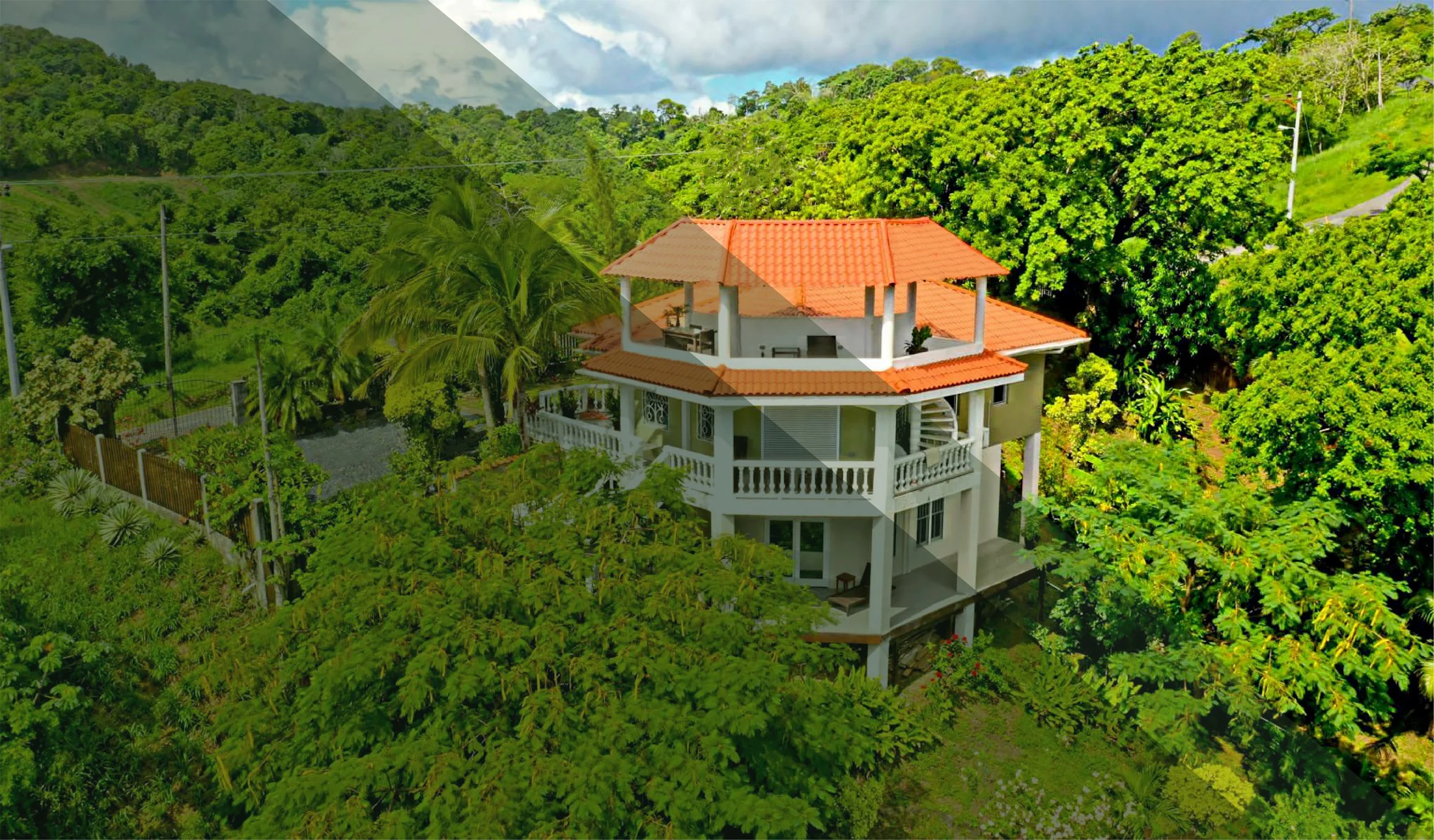 Main House — De Odisea Island Oasis & Retreat