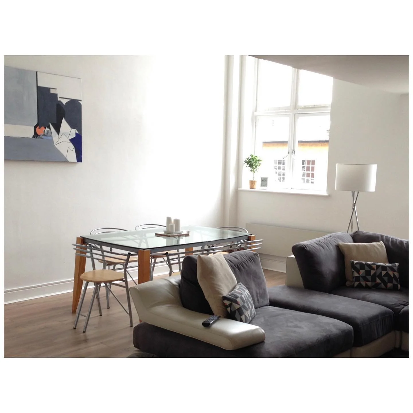 About — Laura French