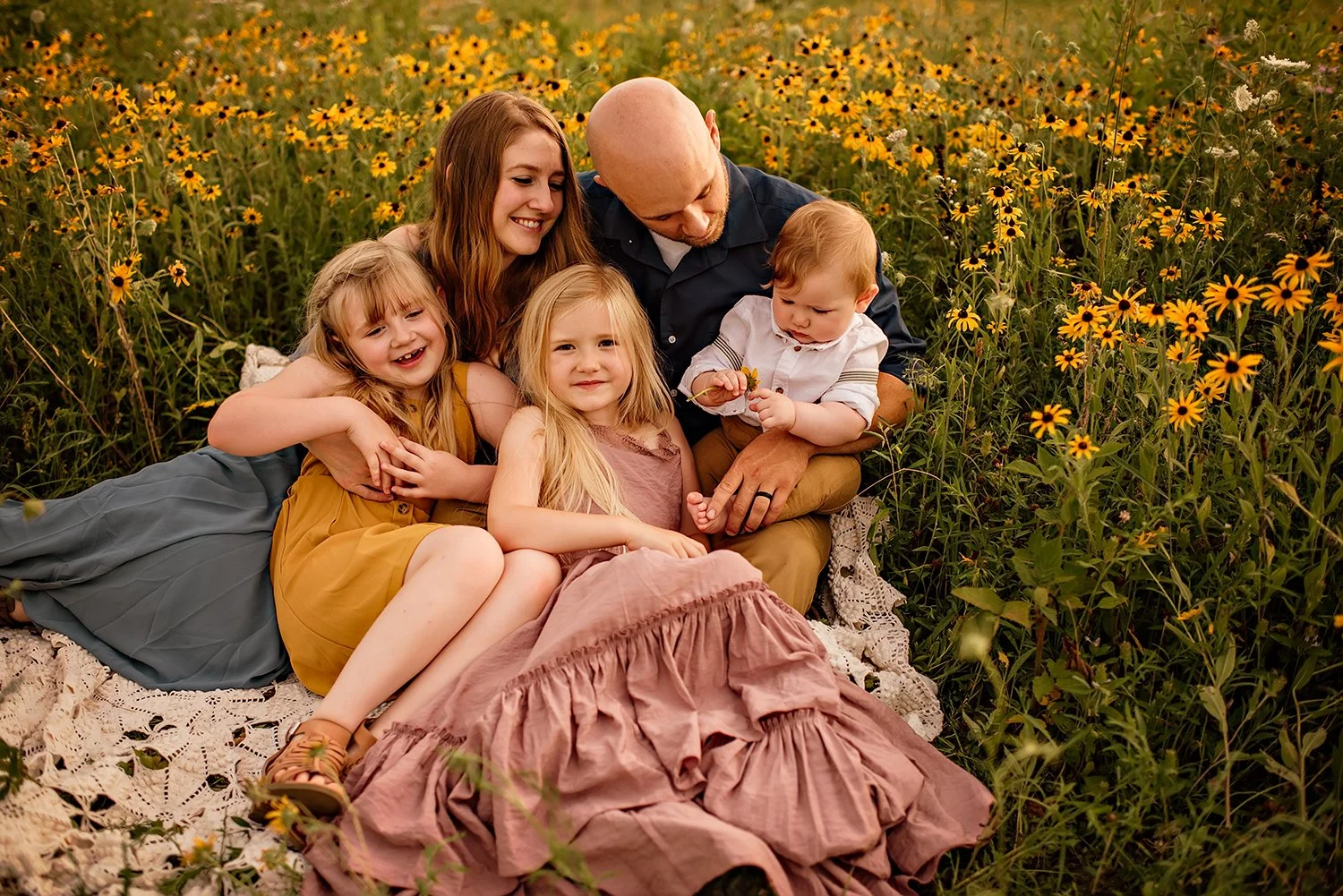 How to Pose Families Naturally: My Go-To Poses That Never Fail ...