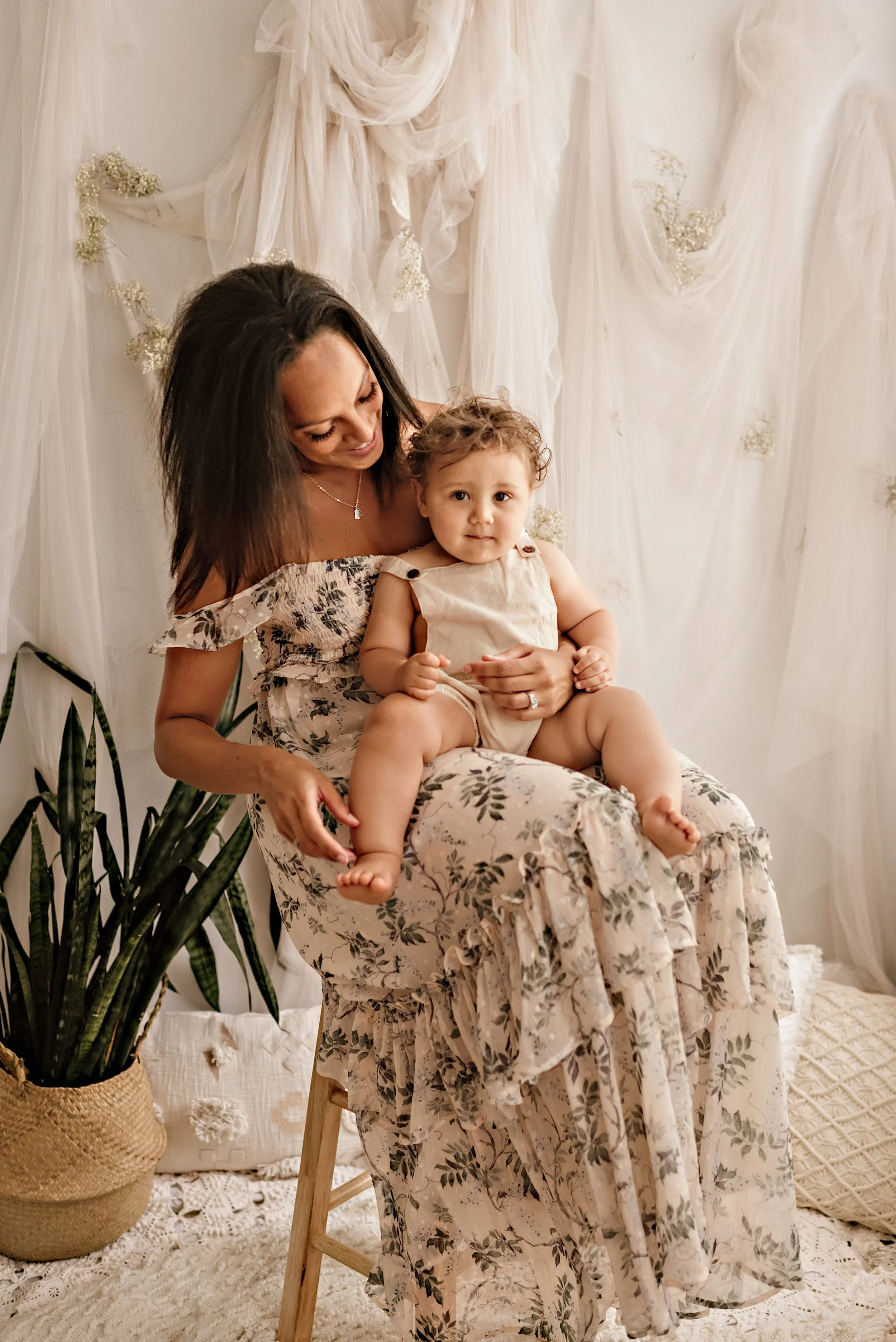 What to Wear for Your Motherhood Mini Session — Cleveland Ohio Photographer