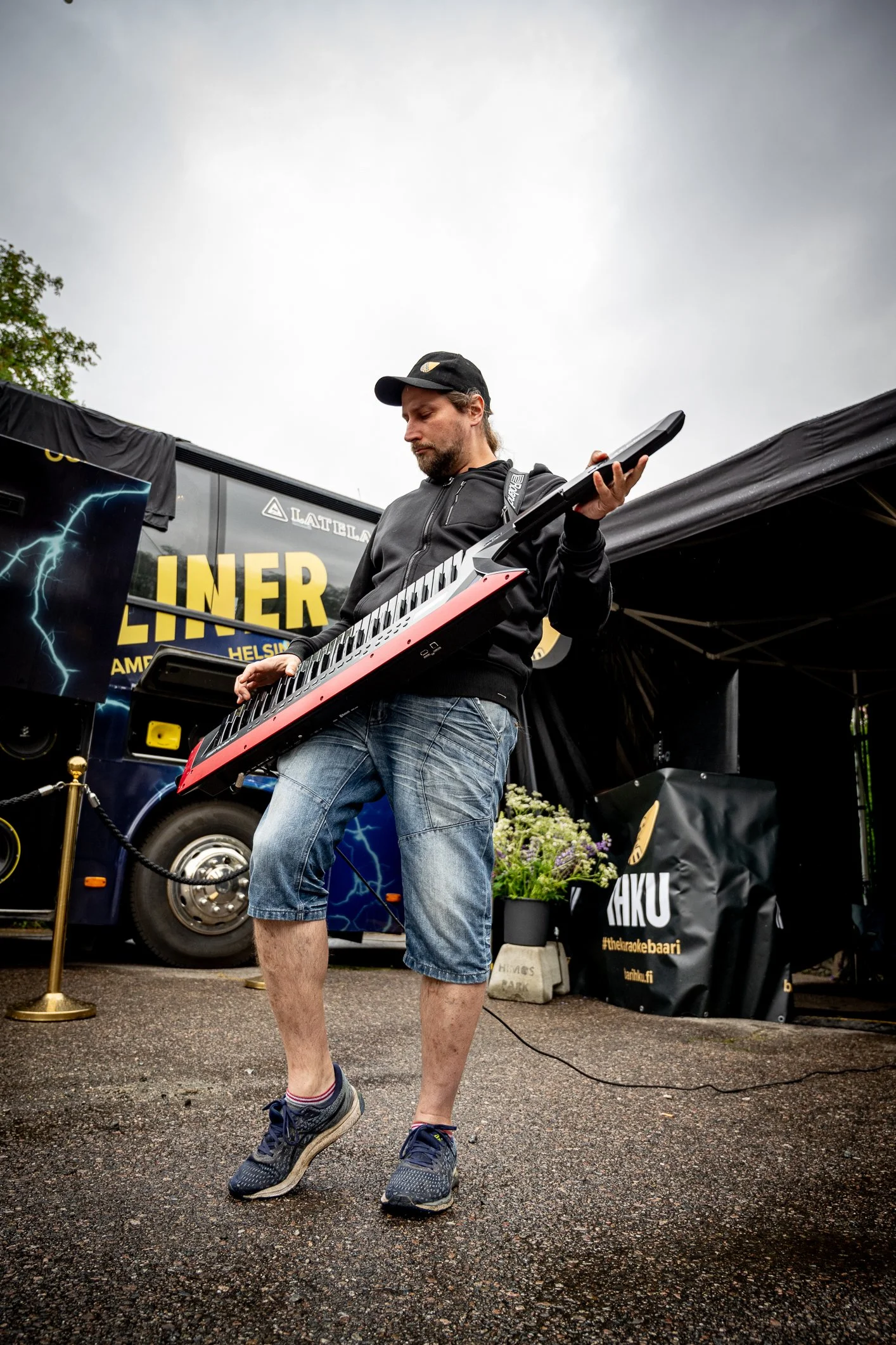 BAR IHKU — Ihku Partyliner