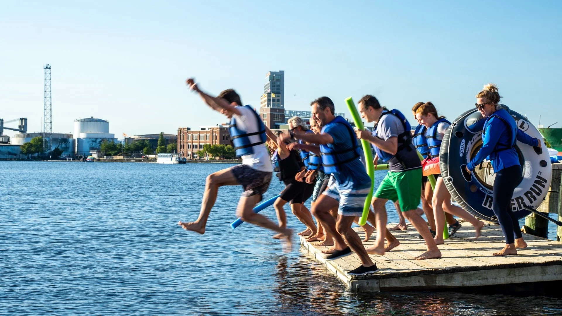 Swimmable - Khám Phá Nghĩa, Ví Dụ Câu và Cách Sử Dụng Từ Swimmable