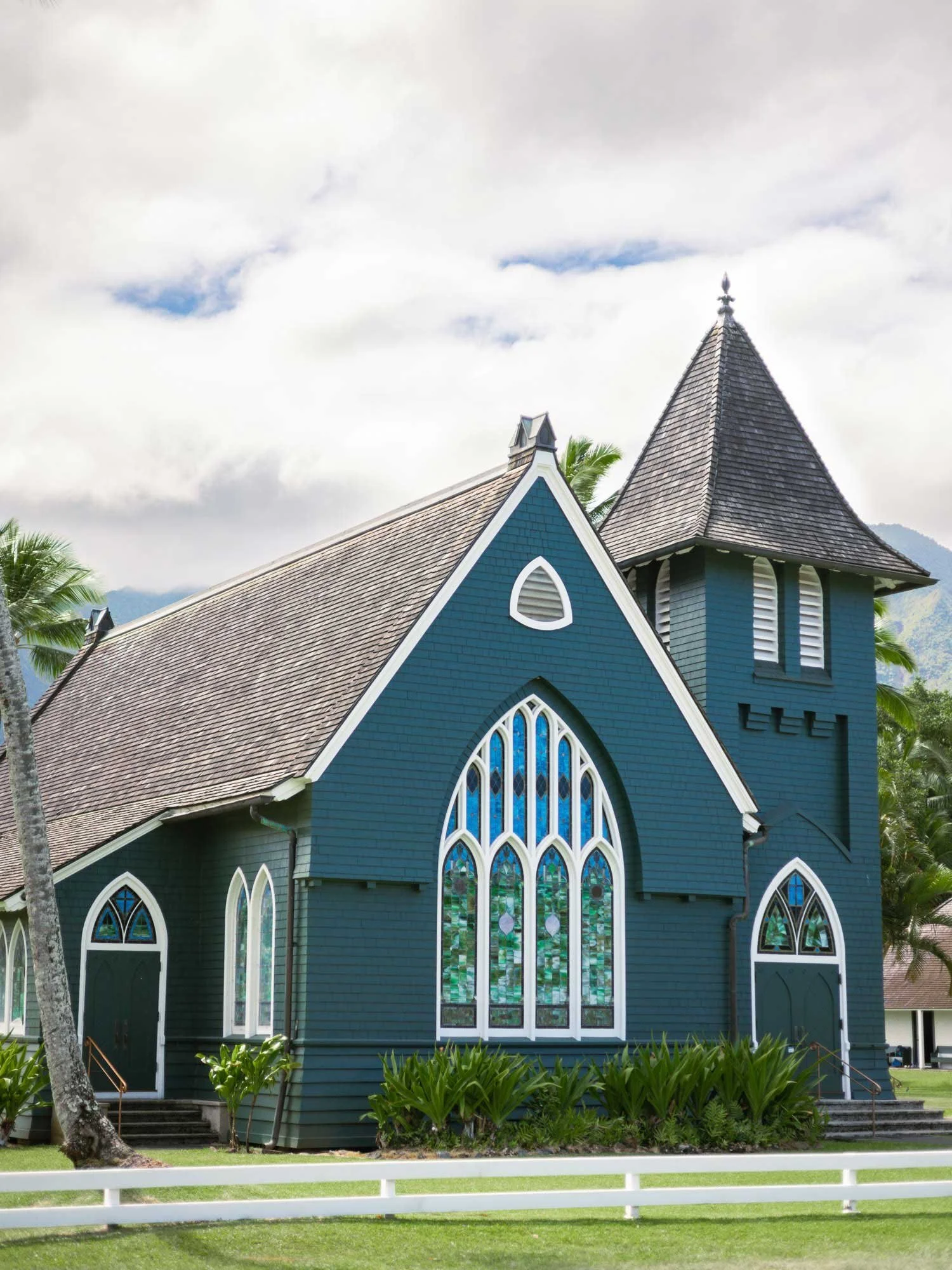 Full Guide To Kauaʻi, Hawaiʻi (What to Do, What to Eat, and Where to Stay)