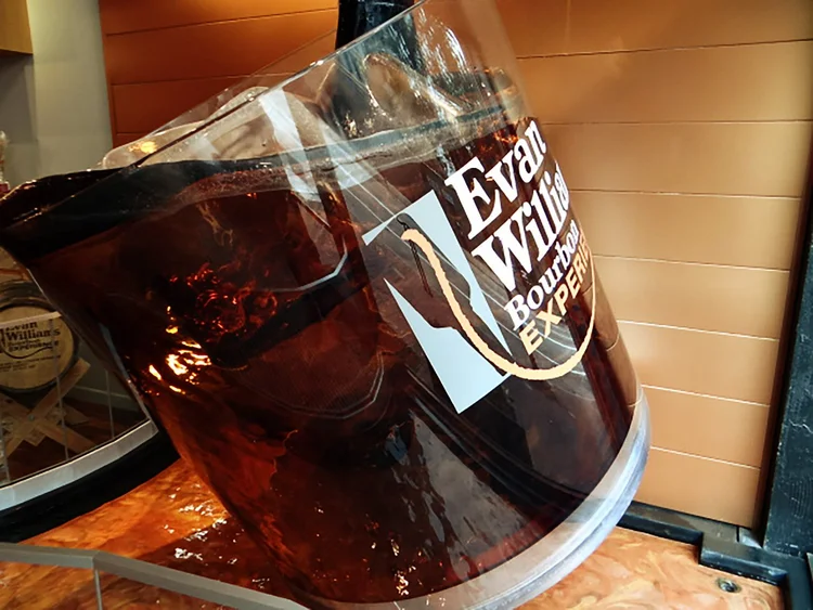 Whiskey Row Louisville: Bourbon Walking Tour & Tastings