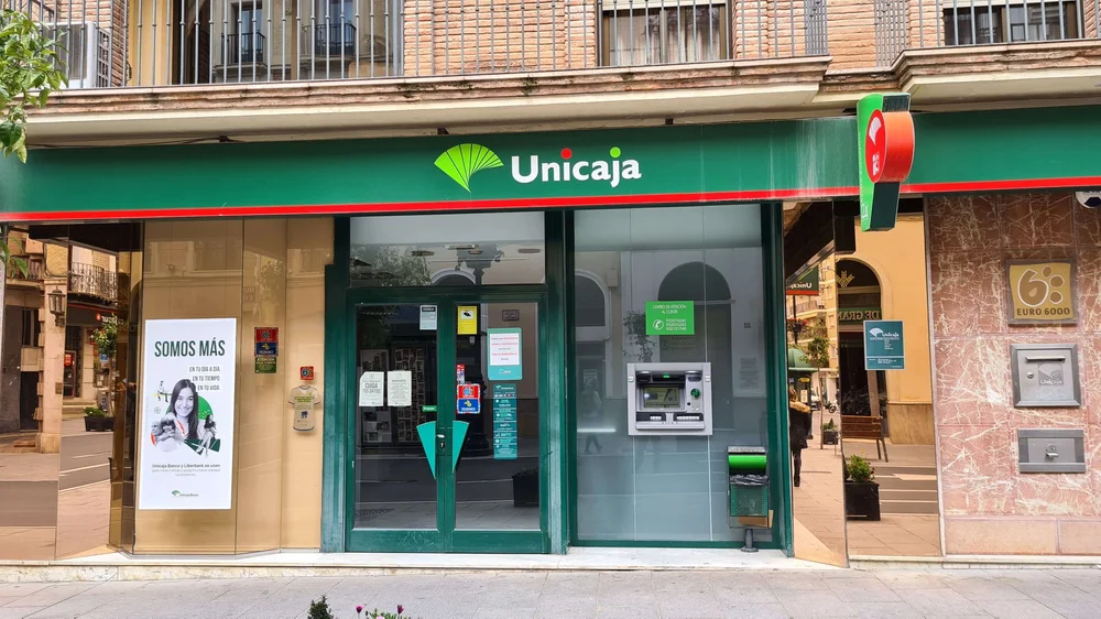 Zero Fee ATM In Spain: Unicaja Bank | Rolling Bothy