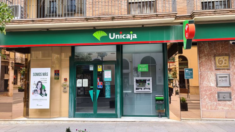 Zero Fee ATM In Spain: Unicaja Bank | Rolling Bothy