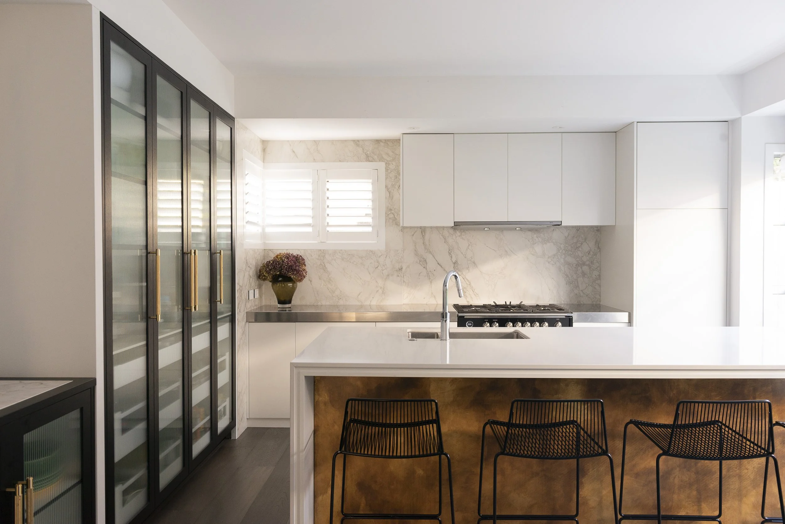 Guide to Choosing Your Kitchen Benchtop: Natural Stone, Porcelain, or ...