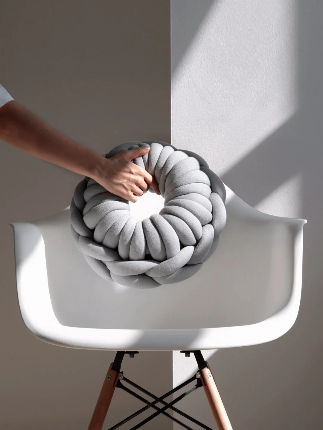 Square Knitted Cushion. Step-by-Step Illustrated DIY Instructions ...