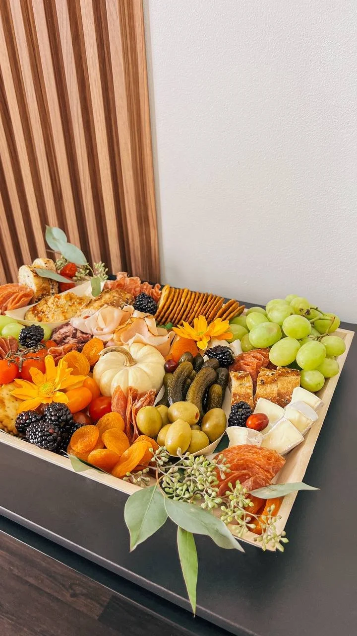 Deluxe Large Grazing Board — Gourmet Board