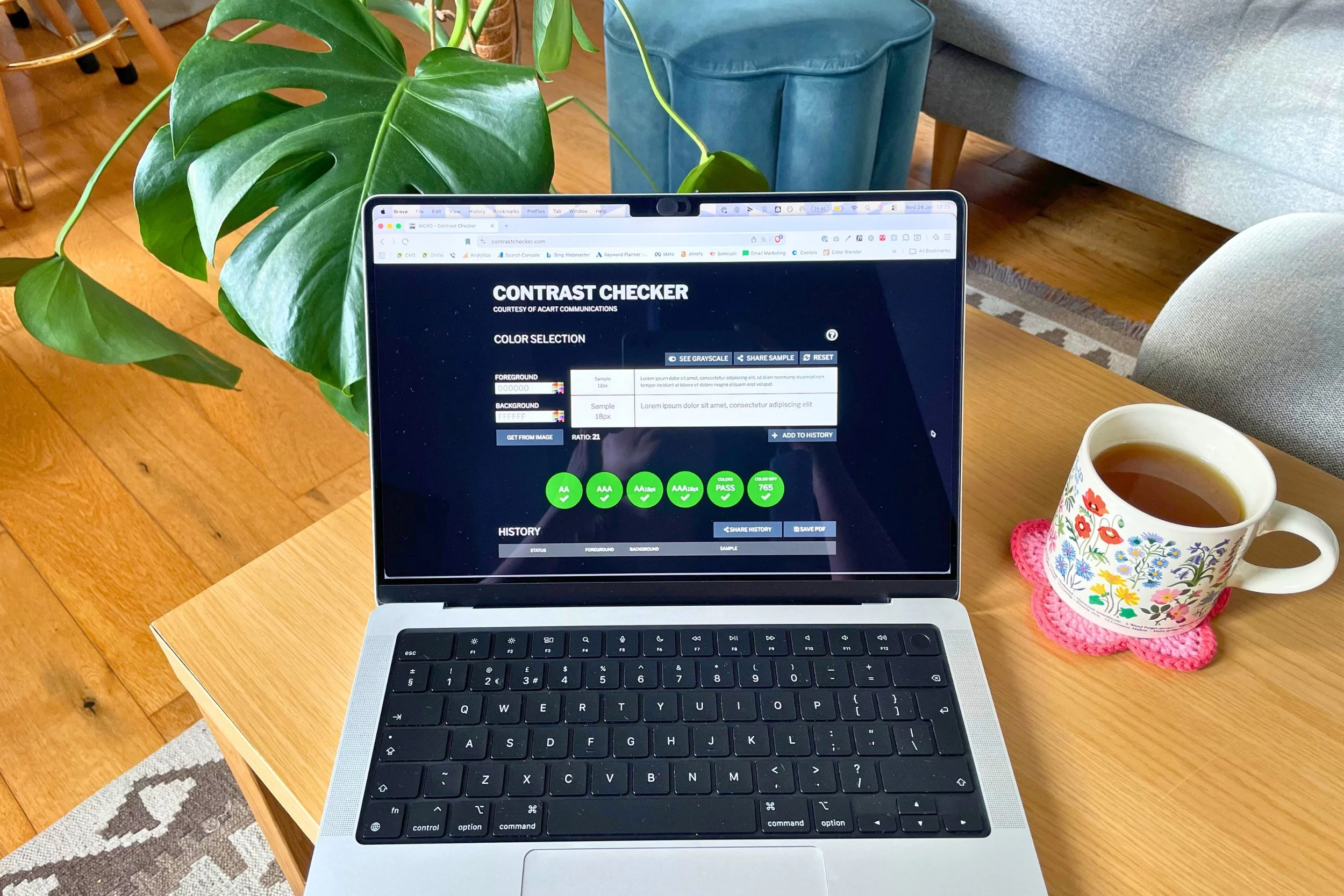 Should I contrast check my brand colours? | Ottilie Studio