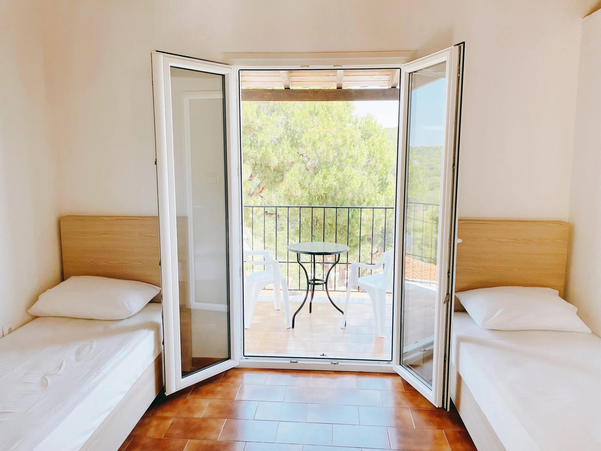 2 Bedroom w/ balcony — VILLA ELPINIKI