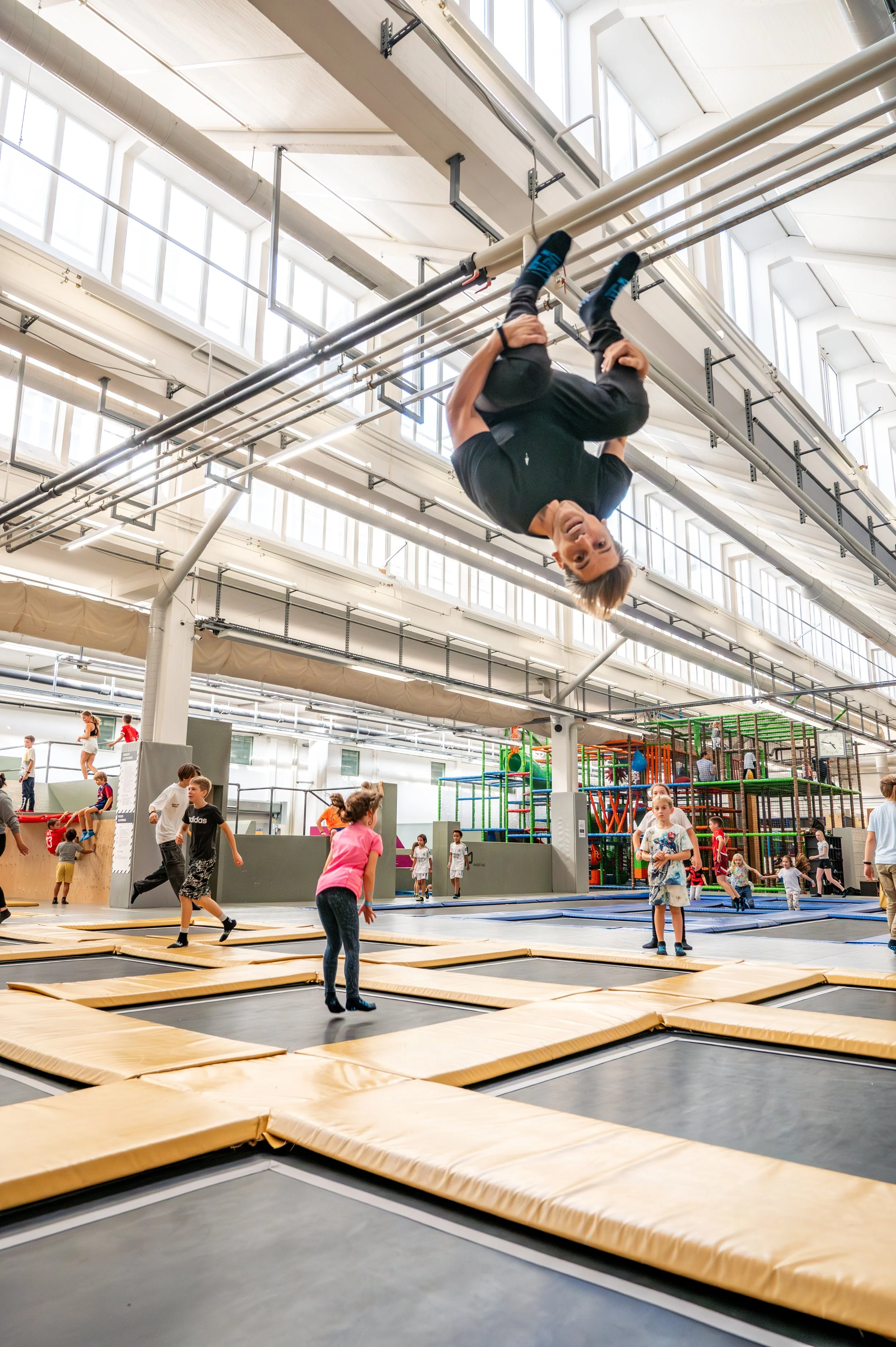 Trampolin Park & Fussballfeld — Freiruum - Sport | Genuss | Events
