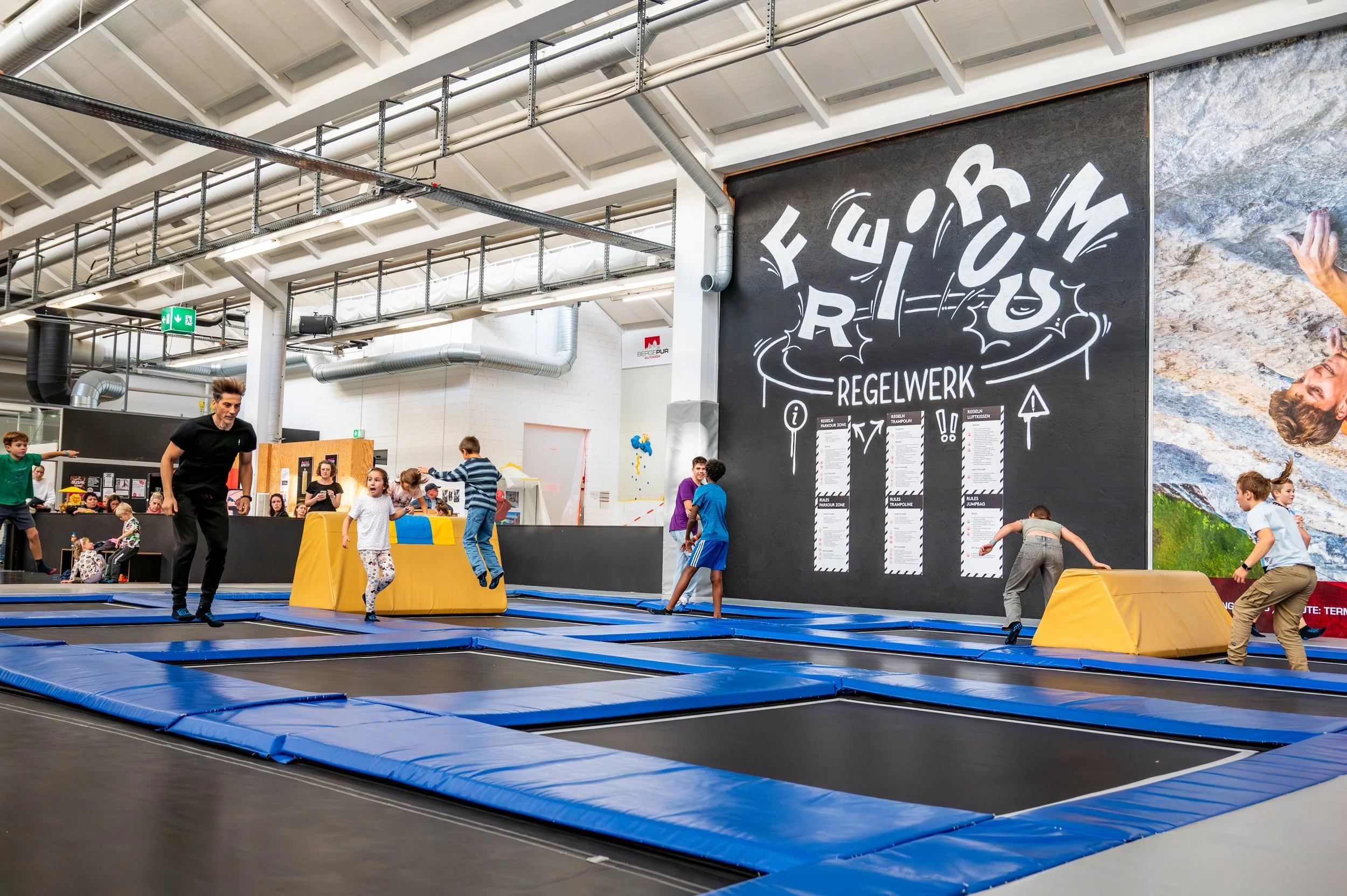 Trampolin Park & Fussballfeld — Freiruum - Sport | Genuss | Events