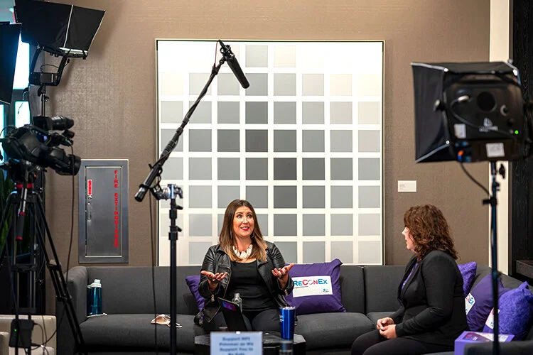 5 Ways to Connect Virtual and In-Person Attendees at Hybrid Events ...