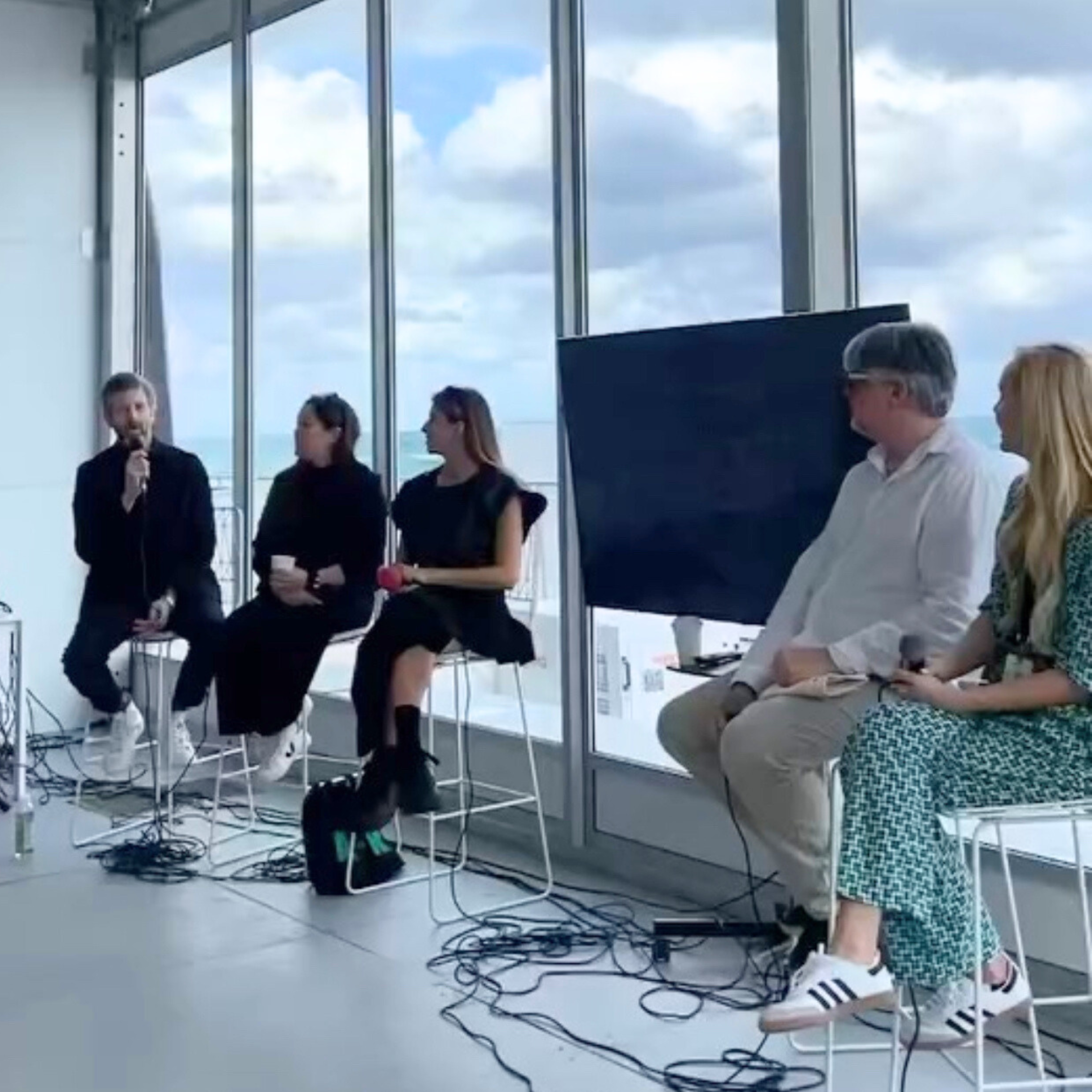AI and the Role of Digital Art in Addressing Social, Political, and ...