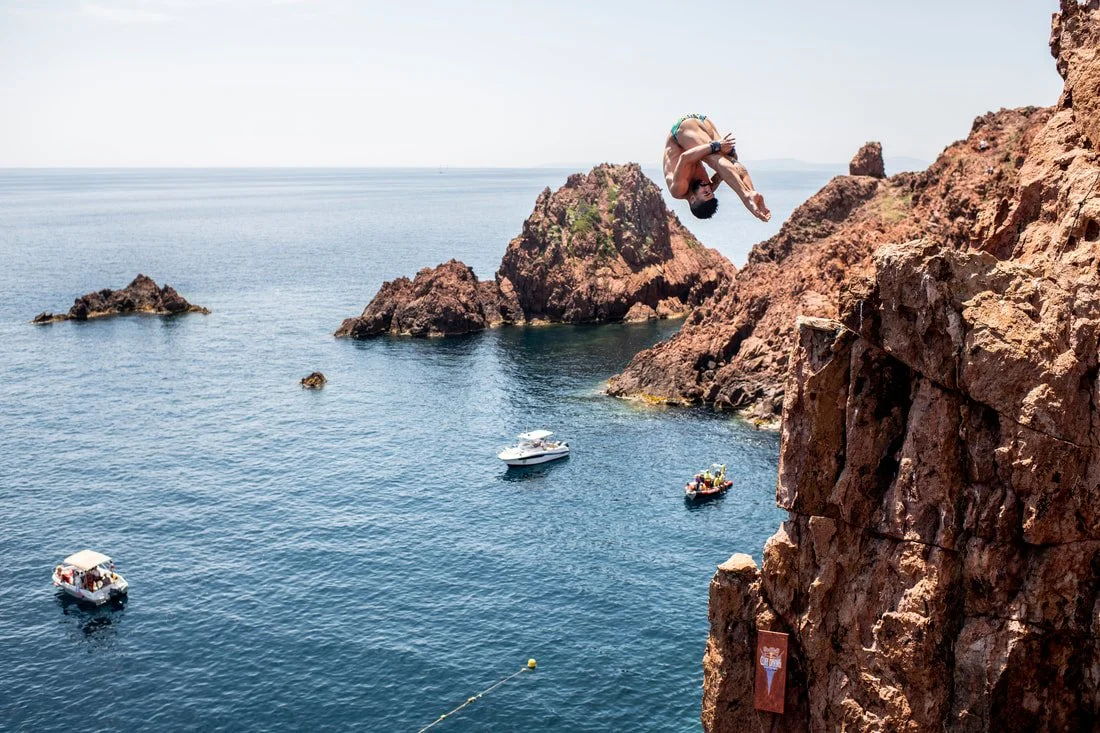 A Complete Look at the Extreme Sport of Cliff Diving — In The Loop Travel