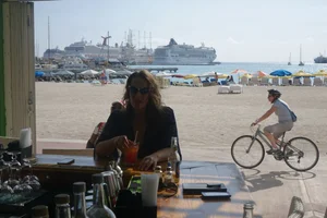 How to Walk to Great Bay Beach in St. Maarten from Your Cruise Ship — In The Loop Travel