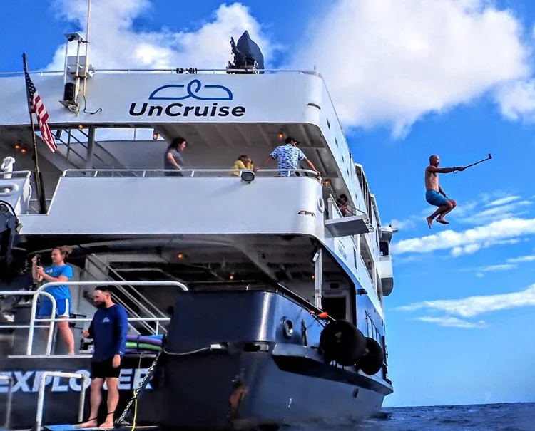 A Complete Look at the Extreme Sport of Cliff Diving — In The Loop Travel