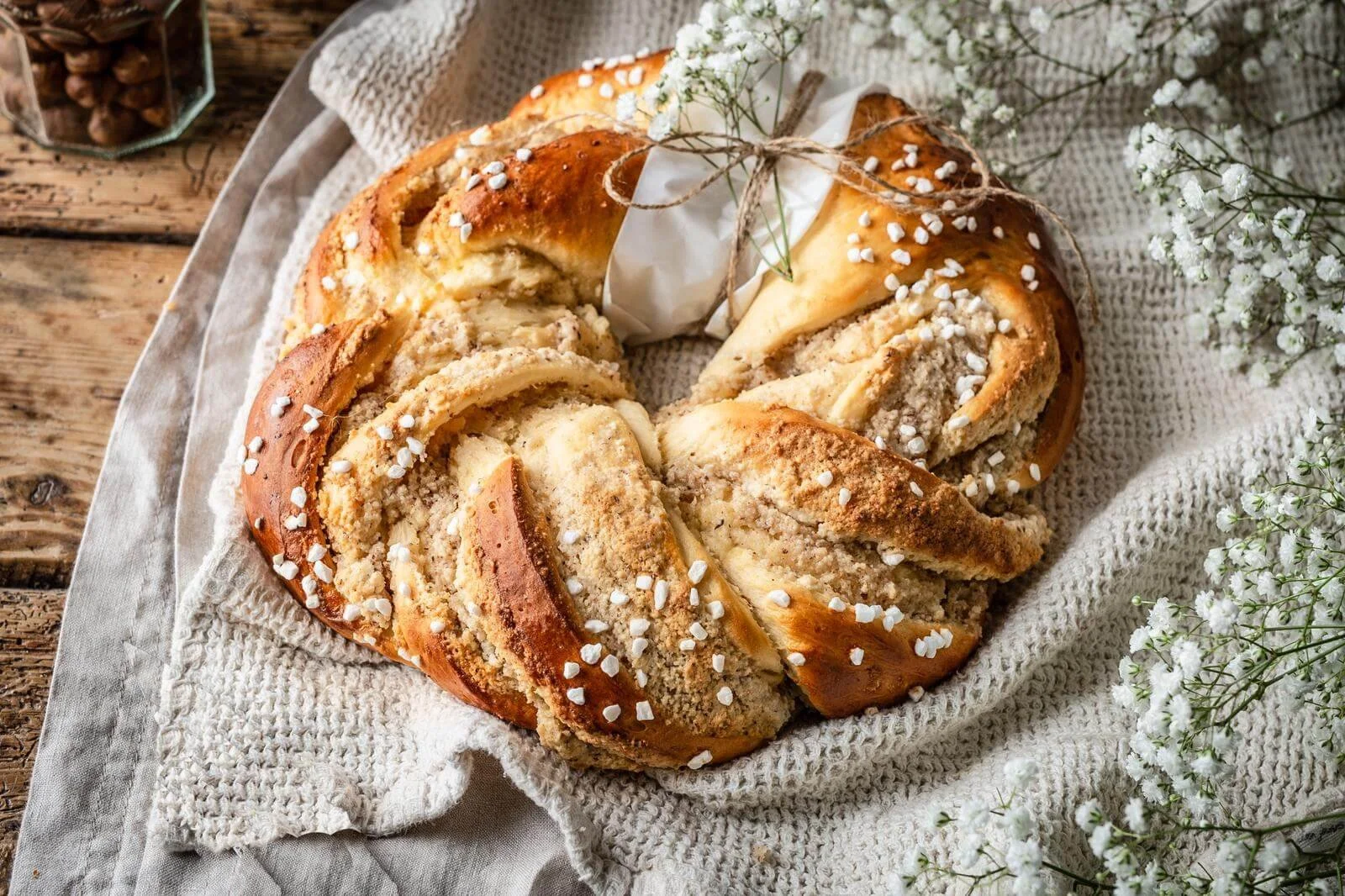 Fluffiger Hefezopf mit Nussfüllung - Klara & Ida