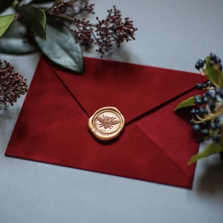 Altar — SUPREME QUEEN VEE